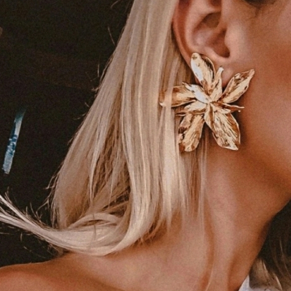 Zara | Jewelry | Zara Gold Flower Earrings | Poshmark
